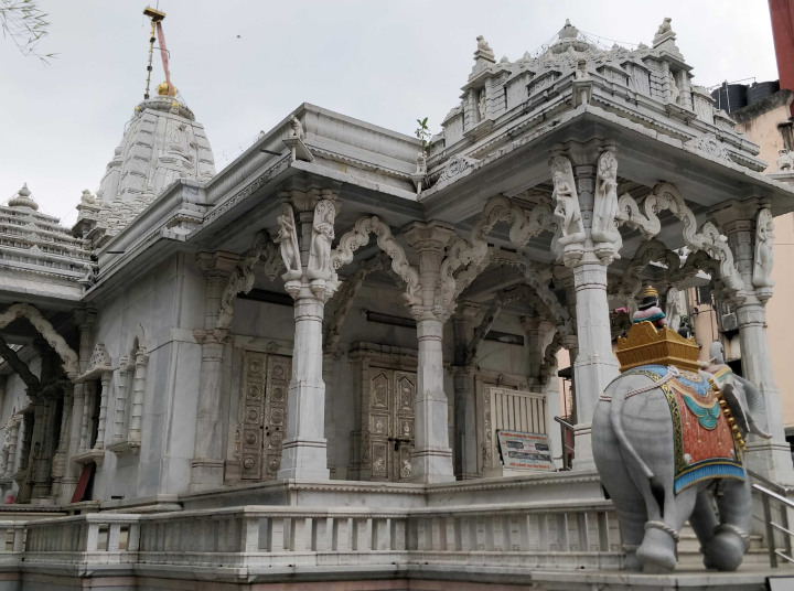 Shri Parshwanath Shwetambar Jain Mandir